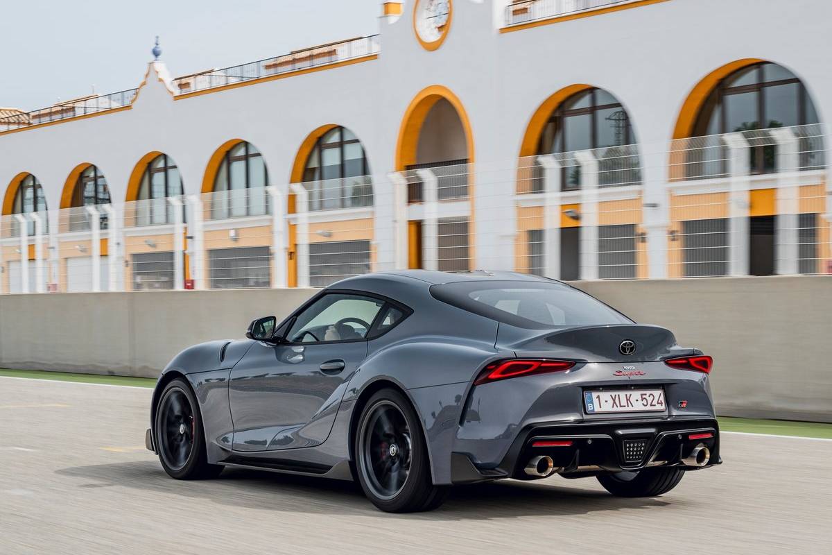 StriveME - مقارنة عملاقين رياضيين: بي ام دبليو ام 2 وتويوتا جي آر سوبرا 2023